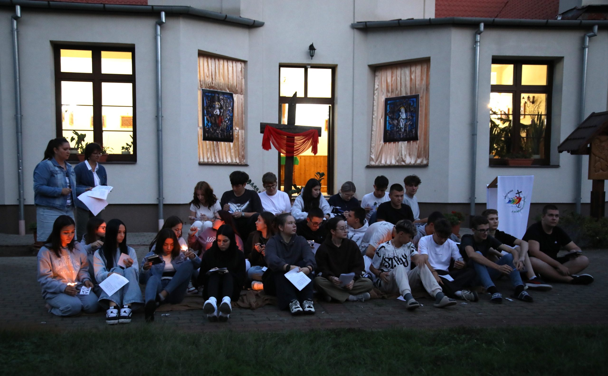 „A kereszt fényében – keresztút és esti ima a Szent Kereszt Felmagasztalásának ünnepéhez ...